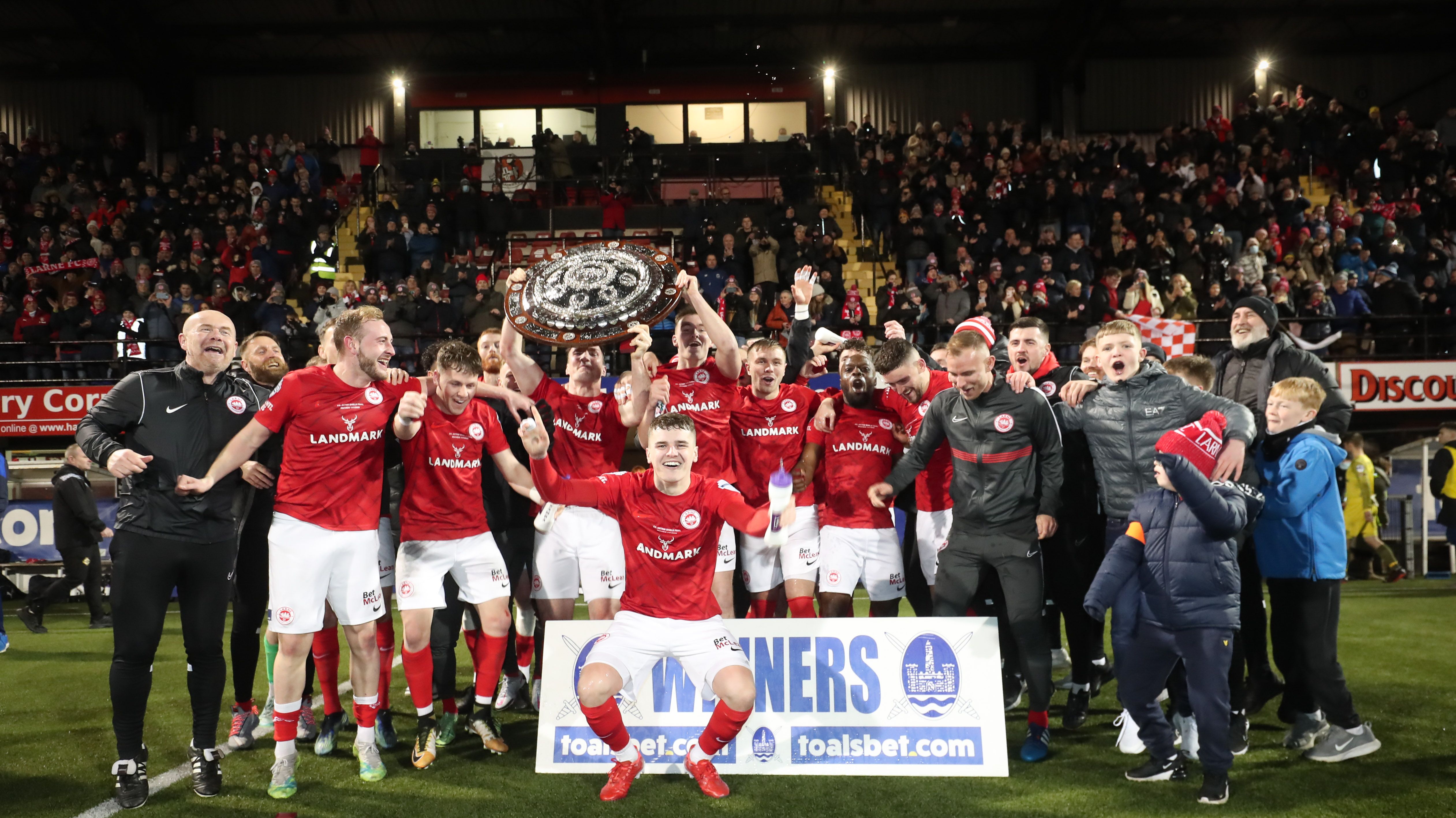 Co Antrim Shield: Larne retain trophy after beating Linfield🌰 Aposte em ... Co Antrim Shield: Larne retain trophy after beating Linfield🌰 Aposte em ...